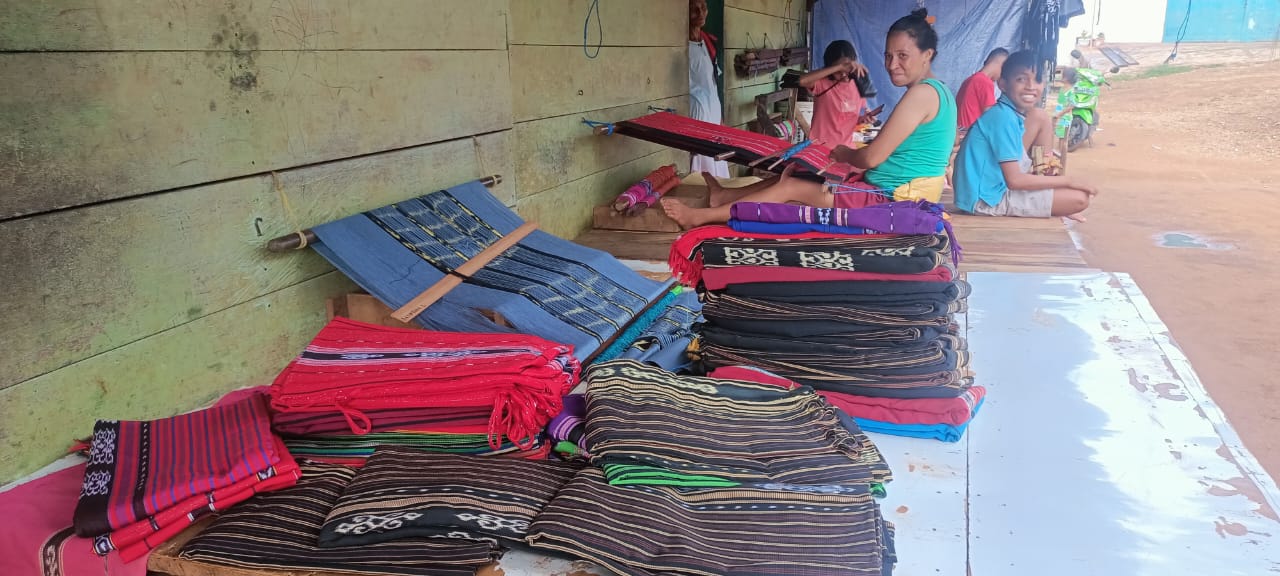 Mengenal Kain Tenun Ikat yang Berasal dari Daerah Kepulauan Tanimbar | Media Tifa Tanimbar
